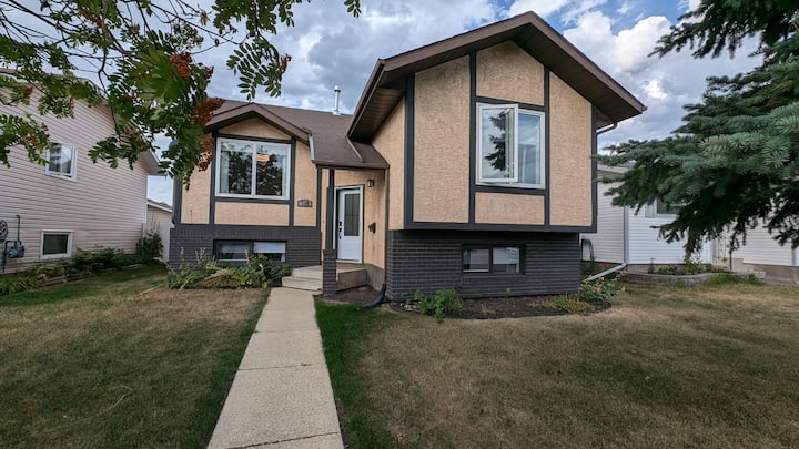 Peaceful And Inviting 4 Bedroom - Red Deer