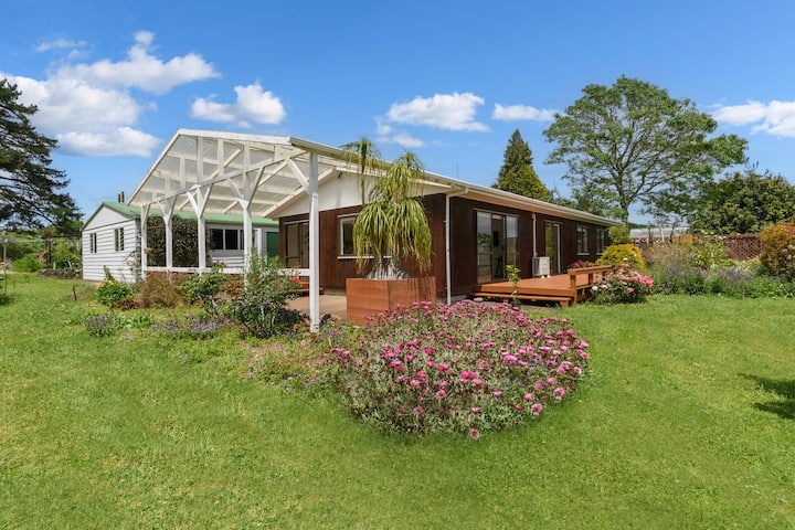 Tauranga - Garden Oasis Retreat- 4 Bedroom - Tauranga