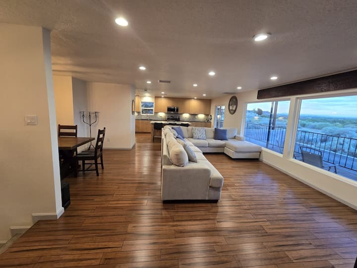 Amazing City Views - Beautiful Home W/ Hot Tub - Albuquerque