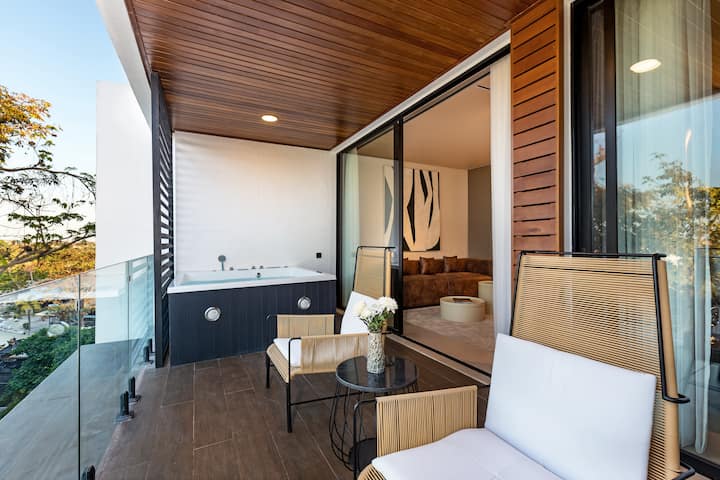 Apartment 401 W/ Tub & Balcony In Central Canggu - Canggu