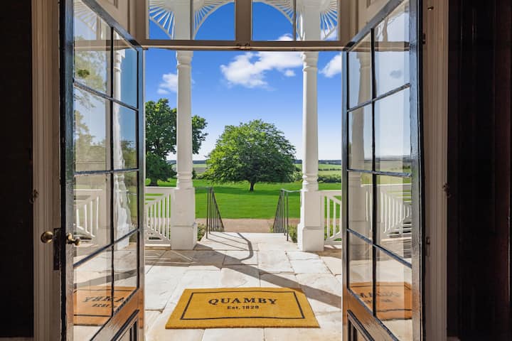 Exclusive 4-room Retreat - Quamby Estate - Westbury