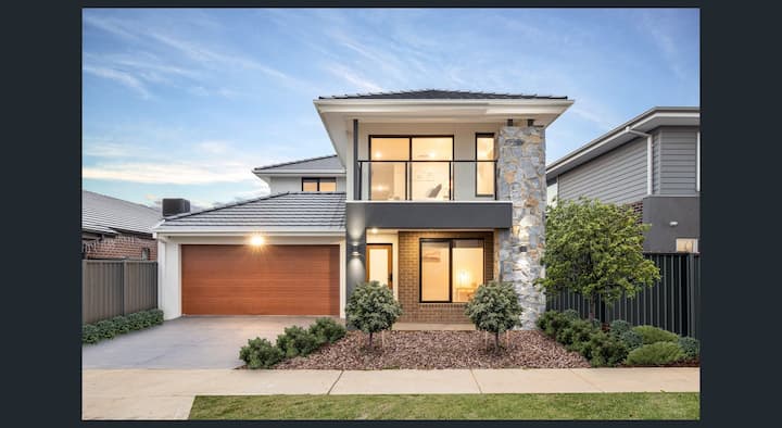 Family Home With 4bed&2bath - Werribee