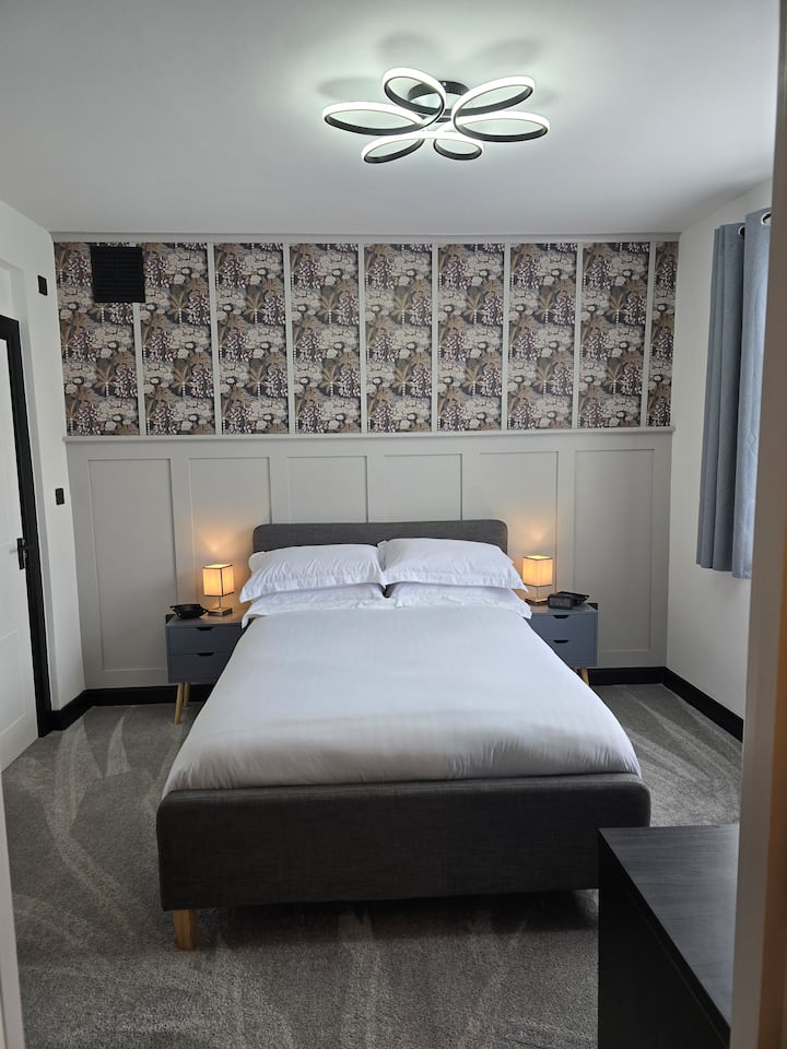 Double Room With Ensuite Bathroom - Hounslow
