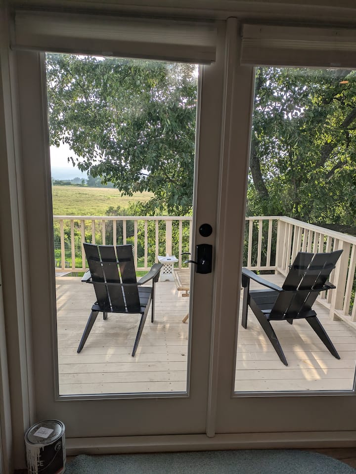 Finger Lakes Flower Loft: A Unique Stay! - Lansing, NY