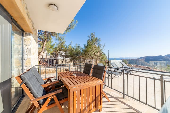 No:2  Ortak Havuzlu, Manzaralı 2+1 Suit Daire - Mesudiye