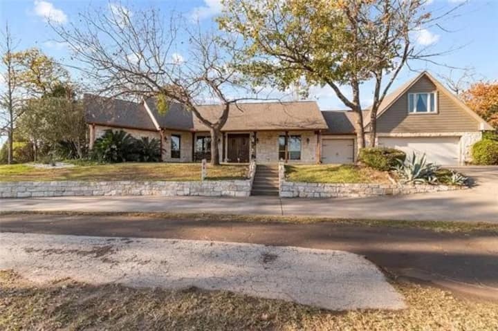 Cedar Creek Lake House - Log Cabin, TX