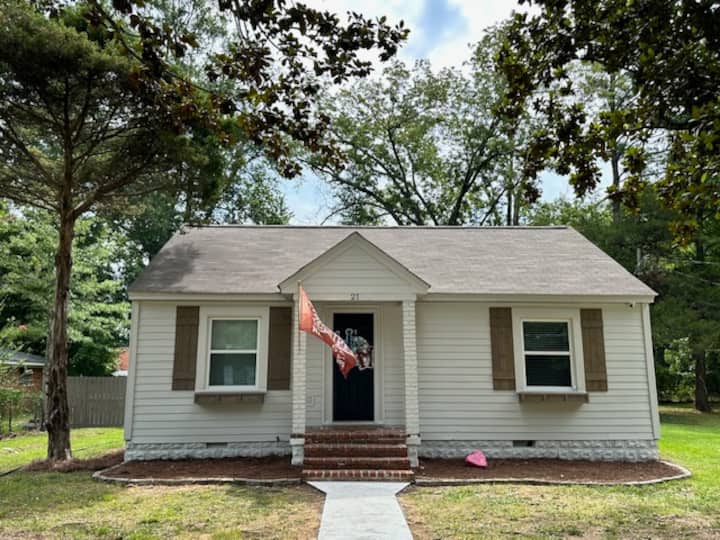 The Cowbell Cottage - Starkville, MS