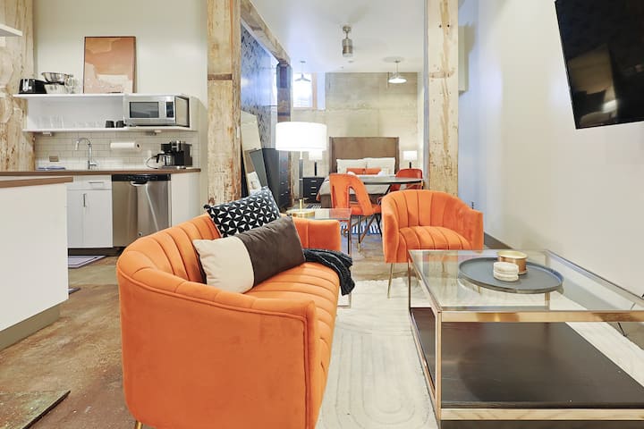 Chic Loft-style Stay ~ Downtown Knoxville! - Knoxville, TN