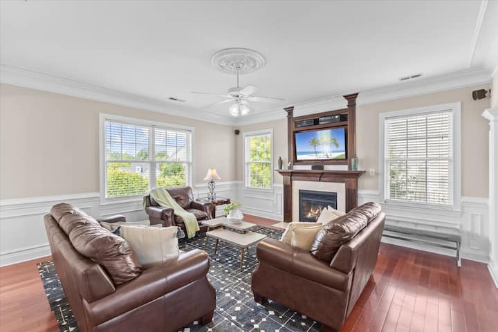 Central Gem: Up To 10 Guests, Spacious Home - Raleigh, NC