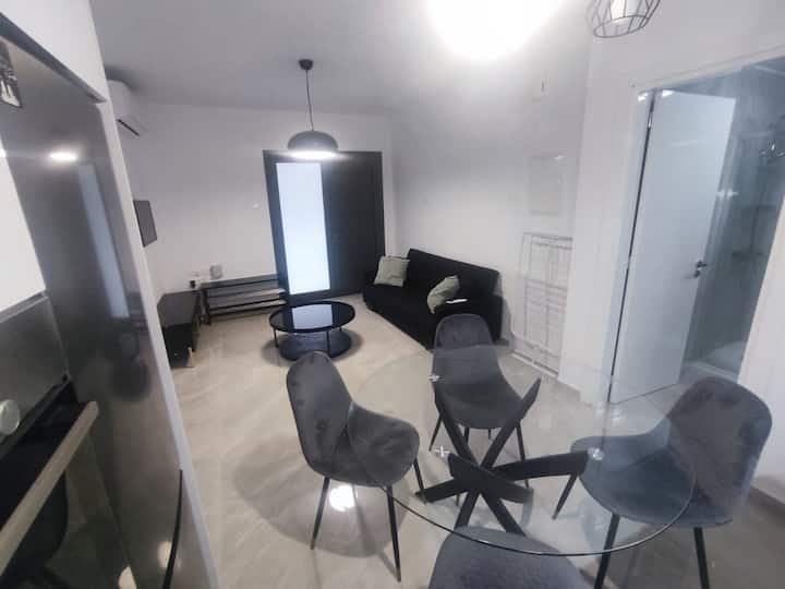 Modern 2-bedroom Apartment - Limasol