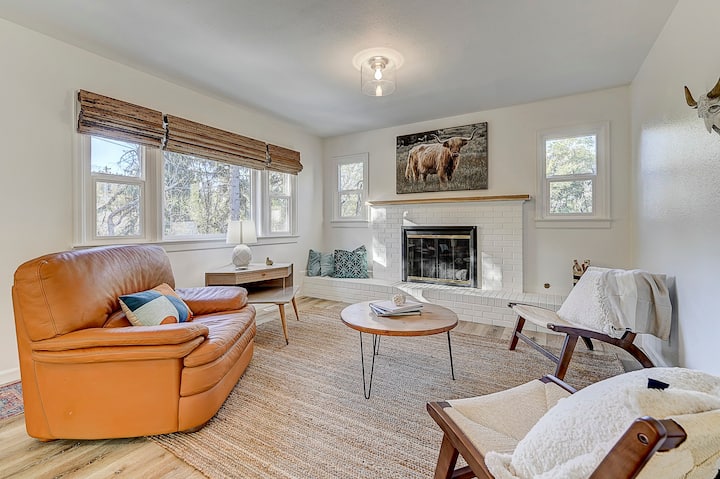 Large Pet-friendly Sleeps 10 Near Palmer Park - Colorado Springs, CO