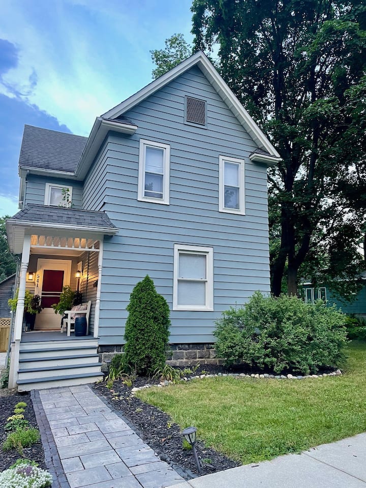 Charming Historic Ann Arbor Apt - Ann Arbor, MI