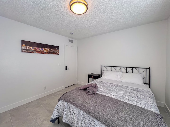 A Room At Vegas 12 Mins Away To The Strip - Las Vegas, NV
