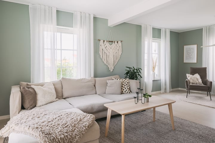 Rymlig Villa I Skövde - Skövde