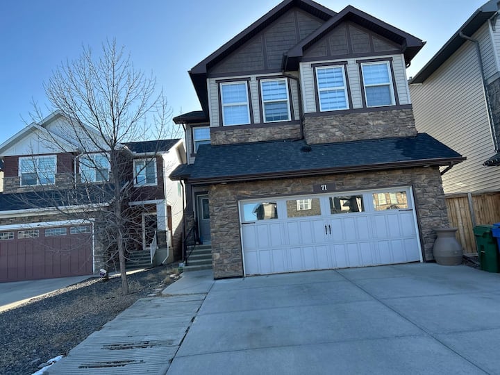Cozy 2 Bedroom Basement Suit - Calgary