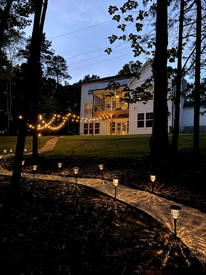 Family Lake House- Grill, Lawn Games, Dock Access! - Lake Wylie, Fort Mill