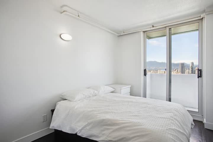 Great Location: Simple Accommodations - 1 Bedroom - Vancouver