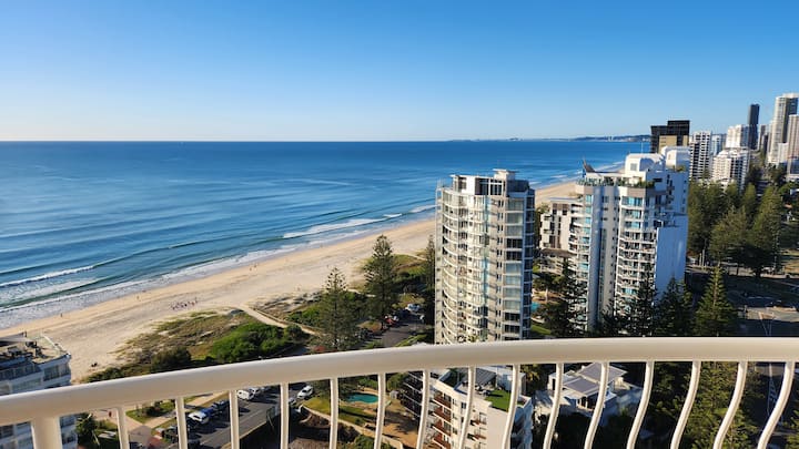 3 Bedroom Broadbeach / Surfers Oceanview Apartment - Broadbeach