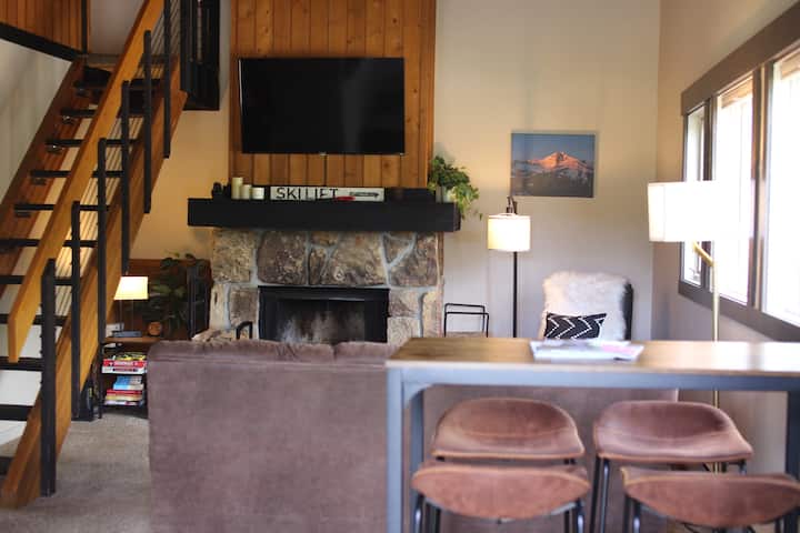 Condo Near Skiing W/fireplace & Indoor Hot Tub - Big Sky, MT