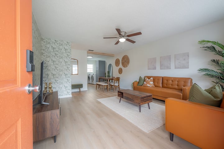 Charming Cheetah Manor: Sleeps 6 In South Tampa - Tampa, FL