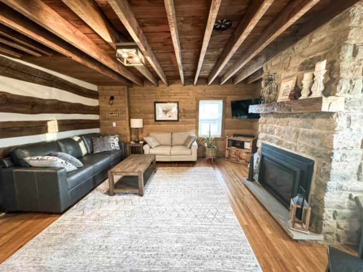 Renovated 1800 Log House - Northumberland, PA