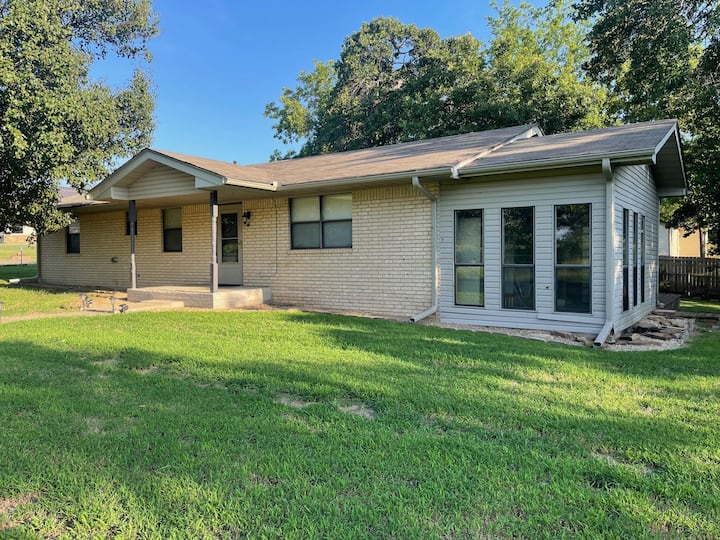 Charming East Side Oasis - Ada, OK