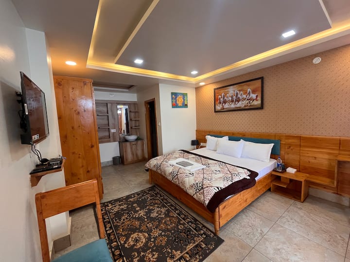 Woodpeak Lakeside Hotel Nainital - Nainital