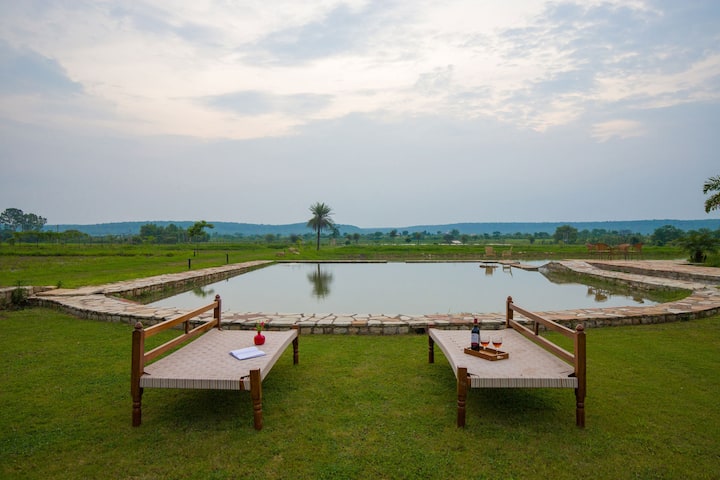 Luxury 5br Villa W/outdoor Sitting & Lawn-shivpuri - Shivpuri