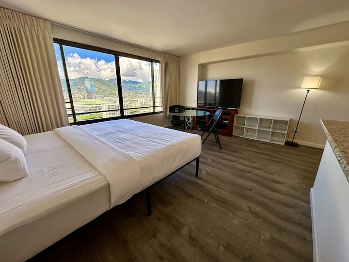 Renovated Unit, Easy Access To Waikiki & Ala Moana - Honolulu