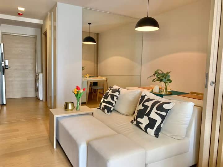 Best Location 
650m :Bts Tonglor 
1 Km :Emquartier - Bangkok