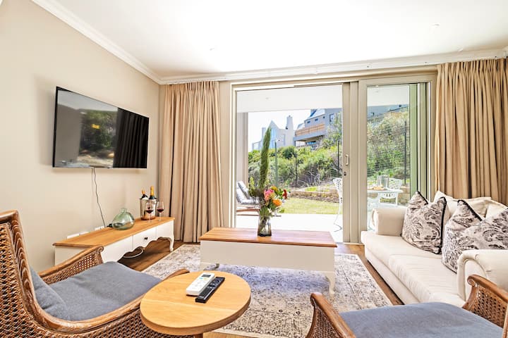 Modern Two Bedroom Villa - Village View - Franschhoek