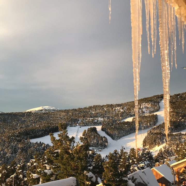 7 Places - 3 Chambres - Vue Montagne - L'igloo - Formiguères