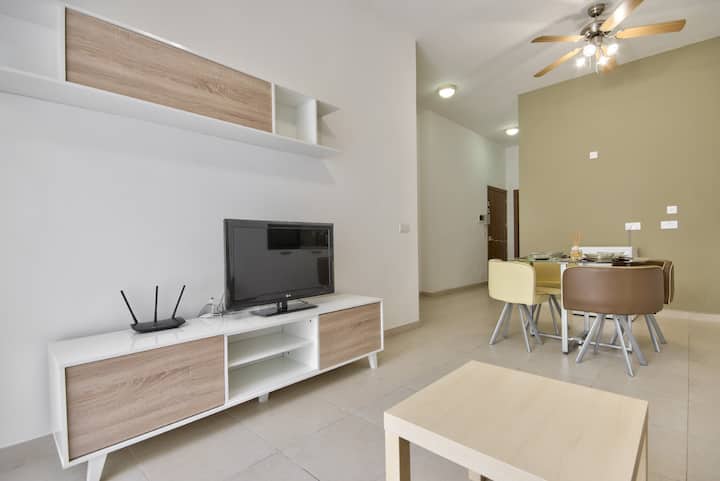 Lovely Light Filled Apartment With Outdoor Patio - Malta