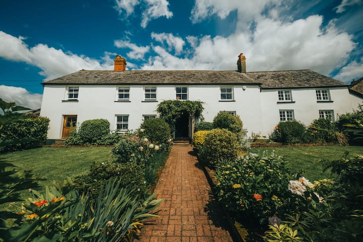 Mornacott Farmhouse - England