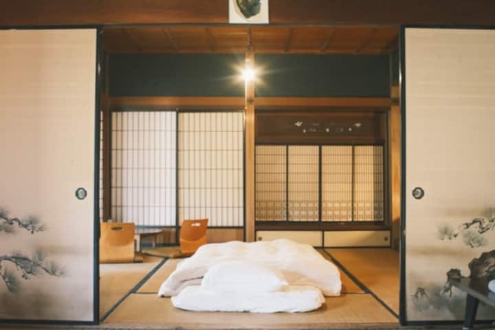 【和室】泊まれる(古)本屋|築100年の古民家の本屋に泊まる - 에나시