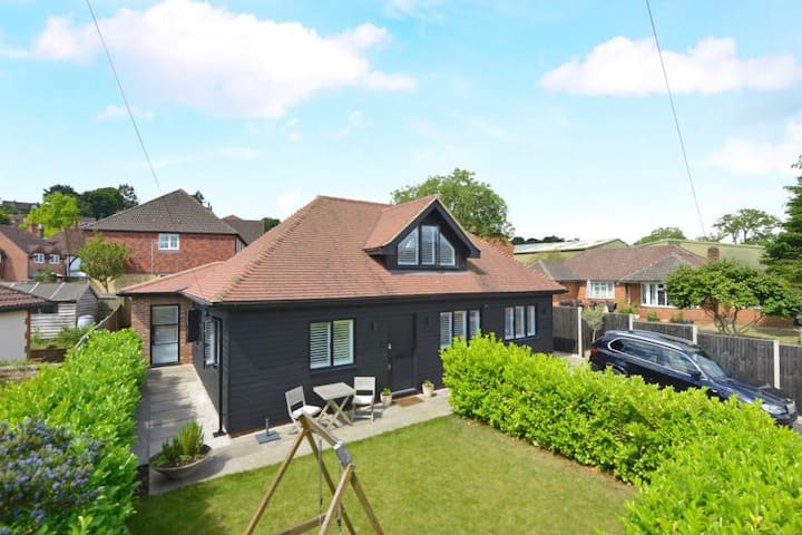 Home In Godalming - Guildford