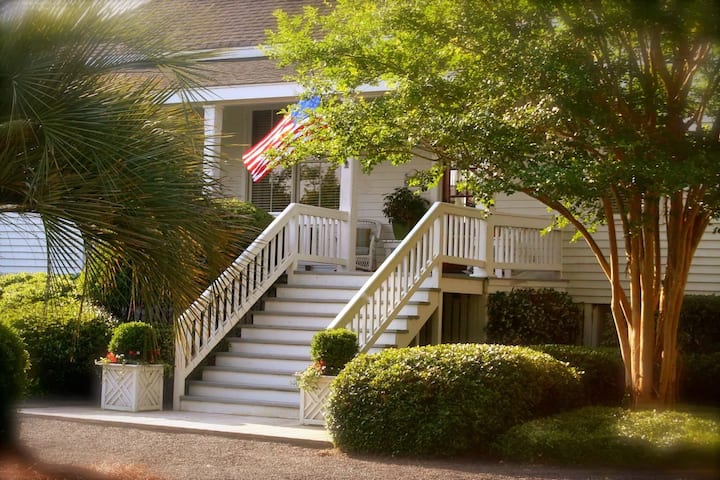 Quintessential Seaside Cottage - Isle of Palms, SC