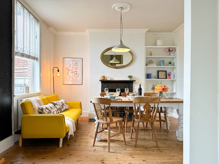New Spacious & Stylish Family Home | Free Parking - Canterbury