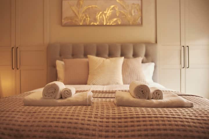 Skye View | Cosy Staffordshire Retreat - Caverswall Castle