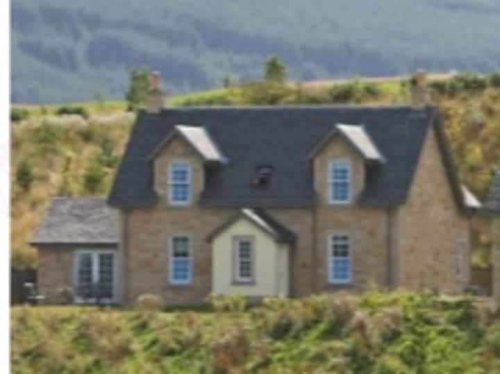 Auchentullich By Loch Lomond - Loch Lomond