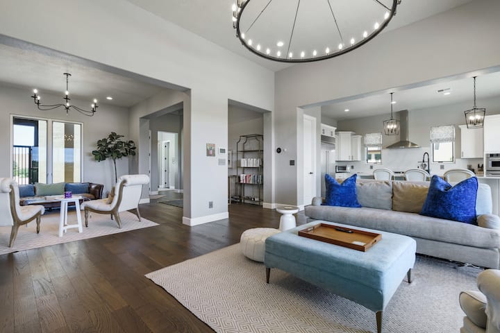 Stunning Modern Luxury | Home Office + Gym | Views - Santa Fe, NM