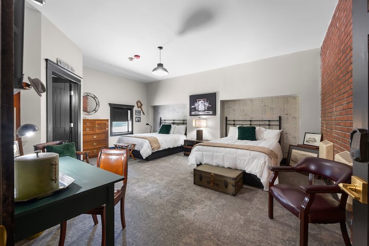 The Duesenberg At Rockwood Inn - Cape Girardeau, MO