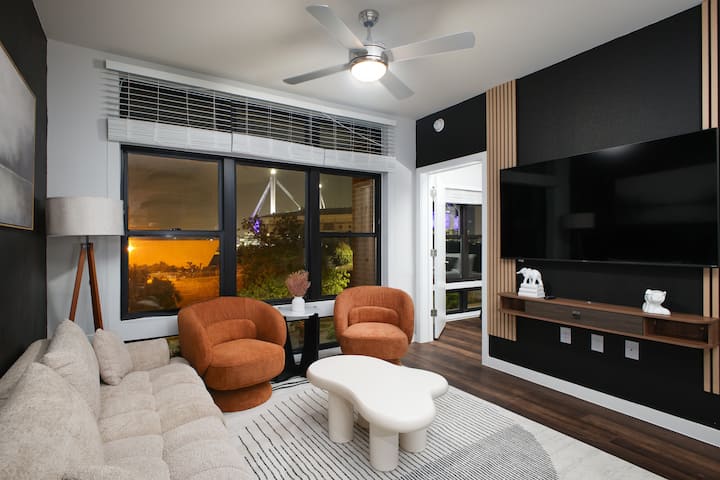 Elegant 2br-w/ Parking, Near Riverwalk & Conv Ctr - San Antonio