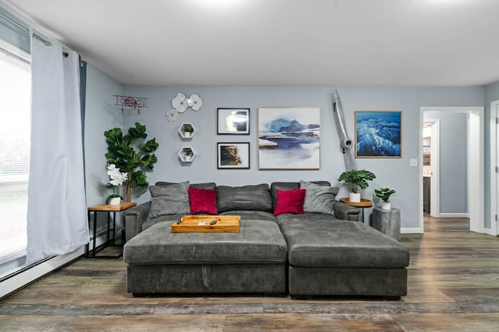 “Pilot House" Top Floor Centrally Located Condo - Anchorage, AK