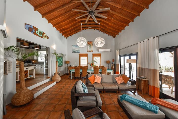 New Listing - Private Paradise - Great Location - Aruba