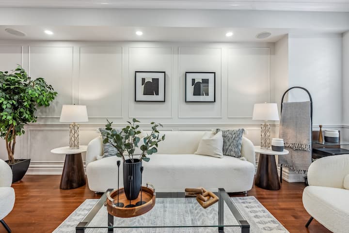 Spacious 3br Near Sunnybrook | Parking + Wi-fi - Toronto