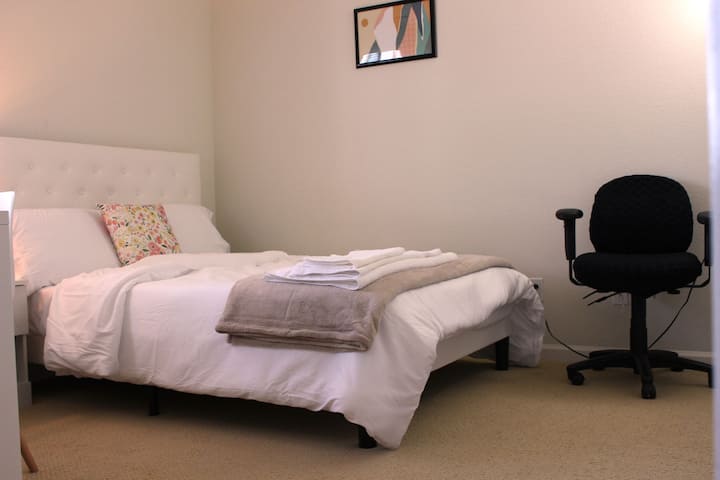 The Gleaming Parkside Room: 3.9 Miles To Sjc - San Jose