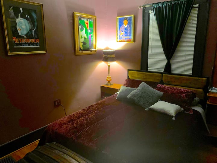 Dr Yaple's Art Deco Silent Room - Lafayette, IN