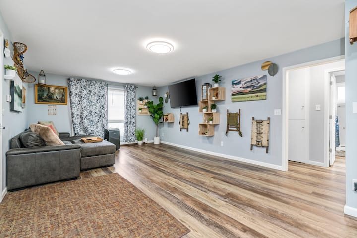"Treehouse” Luxury Condo In Midtown Anchorage - Alaska