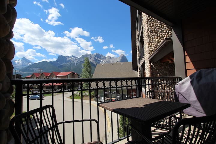 3 Sisters Mtn View | Pool W/slide | Hot Tub | Bbq - キャンモア